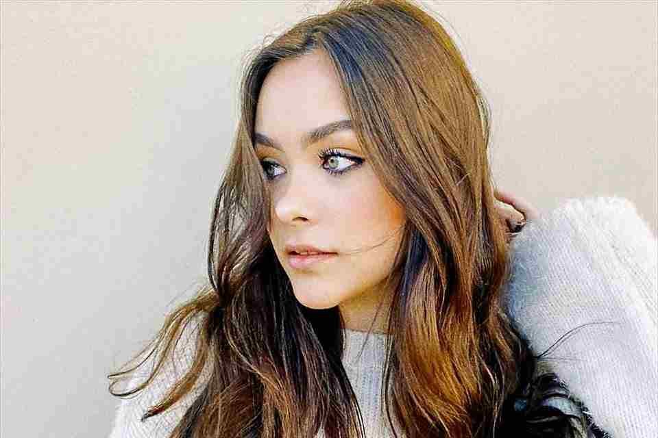 ANGIE VAZQUEZ NOS INVITA A SU MUNDO MUSICAL CON SU PRIMER EP COMO ...